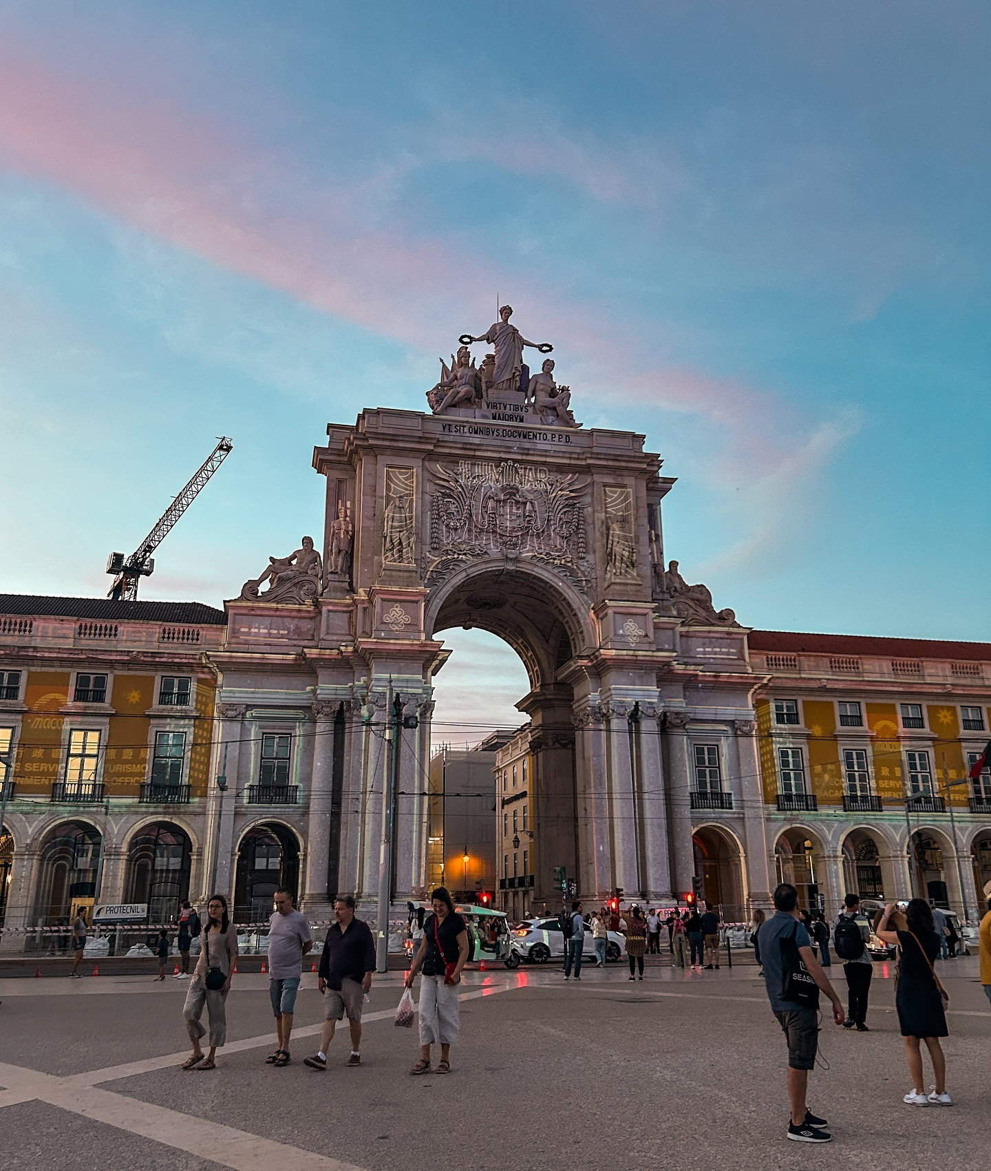 8 Public Libraries in Lisbon: Visitors Guide 2025