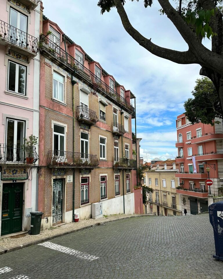16 Incredible Art Galleries in Lisbon (Full Guide)